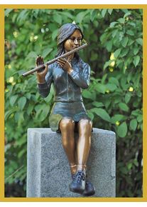 IDYL Gartenfigur »IDYL Bronze-Skulptur Sitzendes Mädchen mit einer Flöte