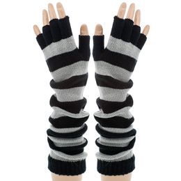 buttinette Strick-Handschuhe, grau/schwarz, 40 cm