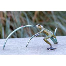 IDYL Dekofigur IDYL Bronze-Skulptur Frosch mit Marienkäfer auf einem Ast
