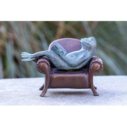 IDYL Dekofigur IDYL Bronze-Skulptur Lesender Frosch auf einem Sofa