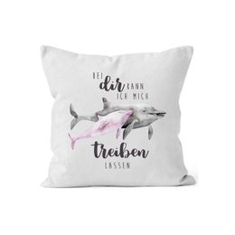 MoonWorks Dekokissen Kissen-Bezug Bei dir kann ich mich treiben lassen Delfin Delphin Liebe Spruch Geschenk Freund Freundin Kissen-Hülle Deko-Kissen Baumwolle MoonWorks®