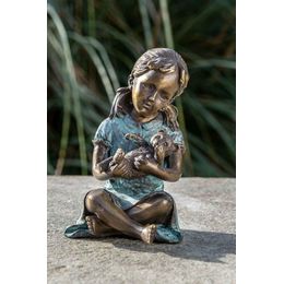 IDYL Dekofigur IDYL Bronze-Skulptur Mädchen mit Teddybär