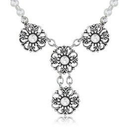 LUISIA® Perlenkette Perlen Halskette mit Blüte und Perle (1-tlg.