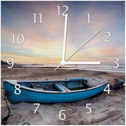 Wallario Wanduhr Fischerboot am Strand bei Sonnenuntergang (Aluverbunduhr), blau, mit weißen Zeigern