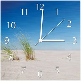 Wallario Wanduhr Sandstrand unter blauem Himmel (Aluverbunduhr), mit weißen Zeigern