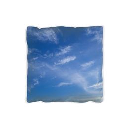 Wallario Dekokissen Blauer Himmel mit vereinzelten Wolken