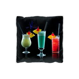 Wallario Dekokissen Bunte Cocktails vor schwarzem Hintergrund