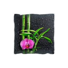 Wallario Dekokissen Bambus und pinke Orchidee auf schwarzem Glas mit Regentropfen
