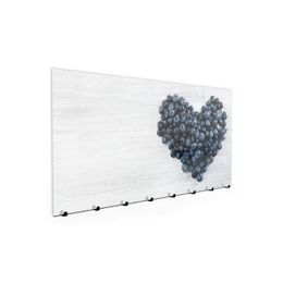 Primedeco Garderobenpaneel Magnetwand und Memoboard aus Glas Herz aus Heidelbeeren