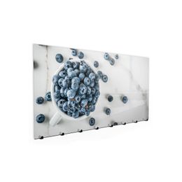 Primedeco Garderobenpaneel Magnetwand und Memoboard aus Glas Heidelbeeren in Schale