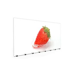 Primedeco Garderobenpaneel Magnetwand und Memoboard aus Glas Erdbeere in Wasser