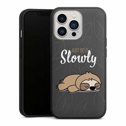 DeinDesign Handyhülle lazy sunday Sprüche Faultier Just Do It Slowly Sloth Grey, Apple iPhone 13 Pro Silikon Hülle Premium Case Handy Schutzhülle