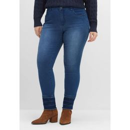sheego Große Größen: Schmale Jeans mit Kontrastsaum und Crinkle-Effekt, blue Denim, Gr.42