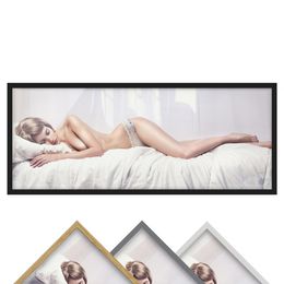 Bilderwelten Bild mit Rahmen Portrait einzigartig Motiv inkl. Rahmung - Sleeping Beauty - Erotik Wohnzimmer Schlafzimmer