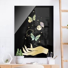 Bilderwelten Glasbild Tiere Illustration schwarz Glas Wandbild - Zaubernde Hand - Schmetterlinge und Planeten - Himmel Jugendzimmer