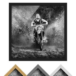 SchwarzWei&szlig; Bild mit Rahmen Motocross im Schlamm