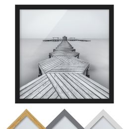 SchwarzWei&szlig; Bild mit Rahmen H&ouml;lzerner Pier und Schwarzwei&szlig;