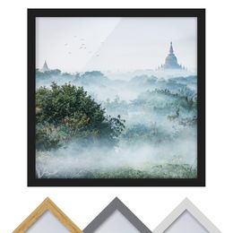 Bild mit Rahmen Morgennebel über dem Dschungel von Bagan