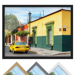 Architektur & Skyline Bild mit Rahmen Bunte mexikanische Stra&szlig;e