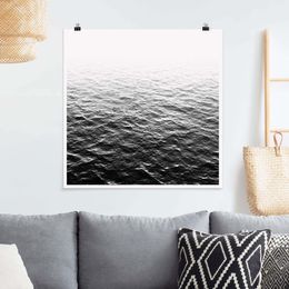 Bilderwelten Poster Strand schwarz weiss Motiv matt gl&auml;nzend selbstklebend - Sanfte Wellenberge - Meerblick Wohnzimmer Schlafzimmer