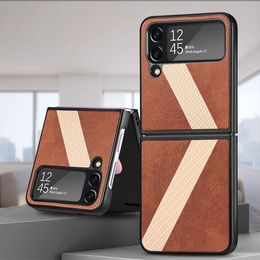 Wigento Handyhülle Für Samsung Galaxy Z Flip4 5G Kunstleder / Kunststoff L-Muster Struktur Handy Tasche Hülle Etuis Braun