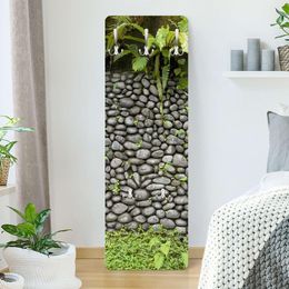 Wandgarderobe Steinwand mit Pflanzen