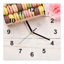Primedeco Wanduhr Glasuhr Wanduhr Wandkunst Größe 30 x 30 cm mit Motiv Bunte Mandelküchlein gefüllt, Ziffernblatt: Modern