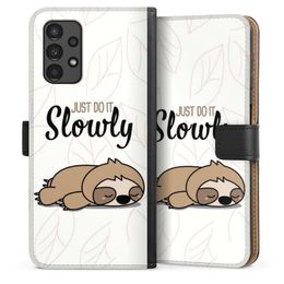 DeinDesign Handyhülle Tiere Faultier lazy sunday Just Do It Slowly Sloth, Samsung Galaxy A13 4G Hülle Handy Flip Case Wallet Cover, schwarz