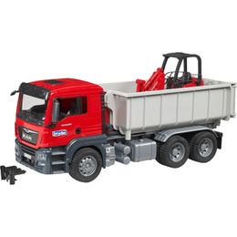 Bruder 03767 MAN TGS LKW mit Abrollcontainer und Schäffer Hoflader Spielzeugauto, Schwarz/Rot