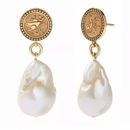Meadowlark Ohrringe - Amulet Pearl Drop Earrings Peace & Love - in gold - Ohrringe für Damen