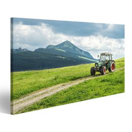 islandburner Leinwandbild Bild auf Leinwand Alter Traktor Wiese Schöner Bergblick Alpen Frisches