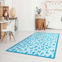 Teppich Alphabet mit Herzen und Punkten in Blau mit Rahmen