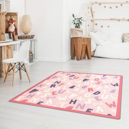 Teppich Alphabet mit Herzen und Punkten in Rosa mit Rahmen