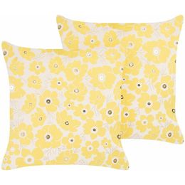 Beliani - Dekokissen 2er Set in Gelb / Beige Samtstoff 45 x 45 cm Quadratisch Blumen Muster Goldene Akzente Wohnaccessoires Deko für Sofa Sessel Bett