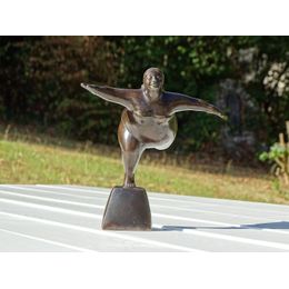 IDYL Dekofigur IDYL Bronze-Skulptur Badenixe stehend auf einem Bein