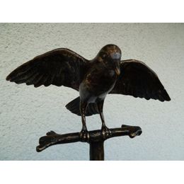 IDYL Dekofigur IDYL Bronze-Skulptur Vogel Flügel offen auf Ast