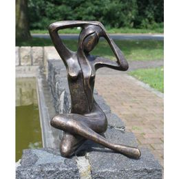 Bronzeskulpturen Skulptur Bronzefigur sitzender moderner Frauenakt