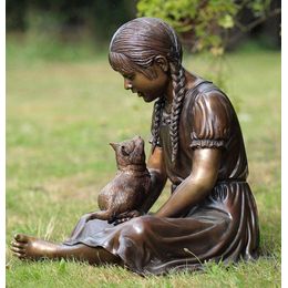 Bronzeskulpturen Skulptur Bronzefigur sitzendes Mädchen mit ihrer Katze