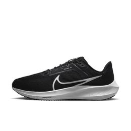 Nike Pegasus 40 Straßenlaufschuh (Herren, extraweit) - Schwarz