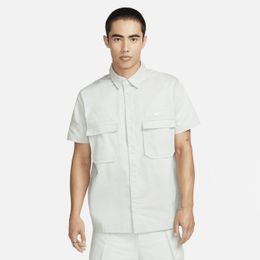 Nike Life gewebtes Kurzarm-Button-Down-Shirt im Military-Design für Herren - Grau