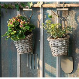 Dekoleidenschaft - 2x Hängepflanzer Gartenspaß aus Metall mit Pflanzkorb aus Weide, Pflanzgefäß, Hängetopf, Blumentopf, Gartendeko für Draußen