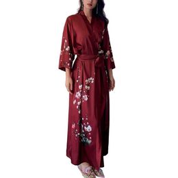 Vivi Idee Morgenmantel Schlafmantel Bademantel kimono lang leicht satin Einheitsgröße