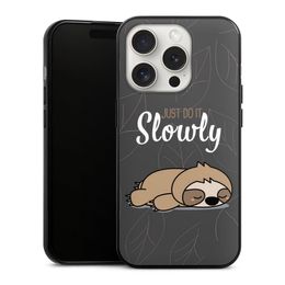 DeinDesign iPhone 15 Pro Handy Slim Case extra d&uuml;nn Silikon Handyh&uuml;lle schwarz H&uuml;lle Sloth Lazy Sunday Sayings Silikon Slim Case