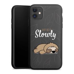 DeinDesign iPhone 11 Handy Premium Silikon H&uuml;lle Handyh&uuml;lle schwarz Case Sayings Sloth Lazy Sunday Silikon Premium Case