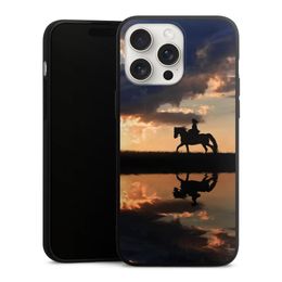 DeinDesign iPhone 15 Pro Max Handy Premium Silikon H&uuml;lle Handyh&uuml;lle schwarz Case Sunset Horseback Riding Horse Silikon Premium Case