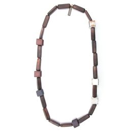 Collezione Alessandro Lange Kette Maya, mit hochwerigen matten Kunststoffelementen in geometrischer Form, braun