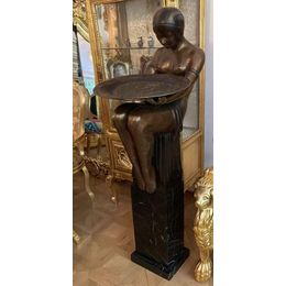 Casa Padrino Dekofigur Luxus Bronze Deko Skulptur Frau mit Teller Bronzefarben / Schwarz 43 x 63 x H. 145 cm