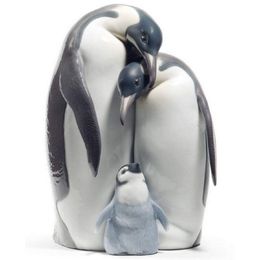 Casa Padrino Dekofigur Casa Padrino Luxus Porzellanfigur / Skulptur Pinguin Familie Mehrfarbig 16 x H. 25 cm