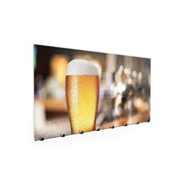 Primedeco Garderobenpaneel Magnetwand und Memoboard aus Glas Bierglas auf Theke