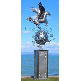 Casa Padrino Skulptur Luxus Edelstahl Garten Skulptur Pegasus Pferd auf Säule Silber 103 x 108 x H. 218 cm